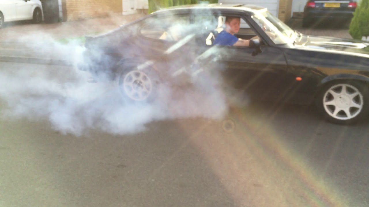 Mk3 ford Capri burn out , burning some rubber :D - YouTube