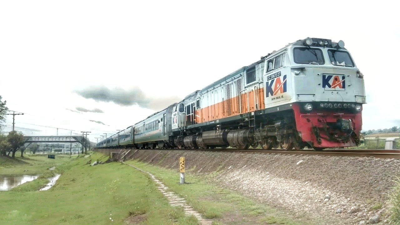 Nice starting TRAIN diesel locomotive pass view - TRAIN VIDEOS - YouTube