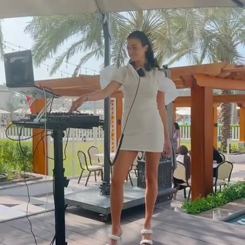 Dj Loona Live at Saadiyat Rotana, Market Brunch - YouTube
