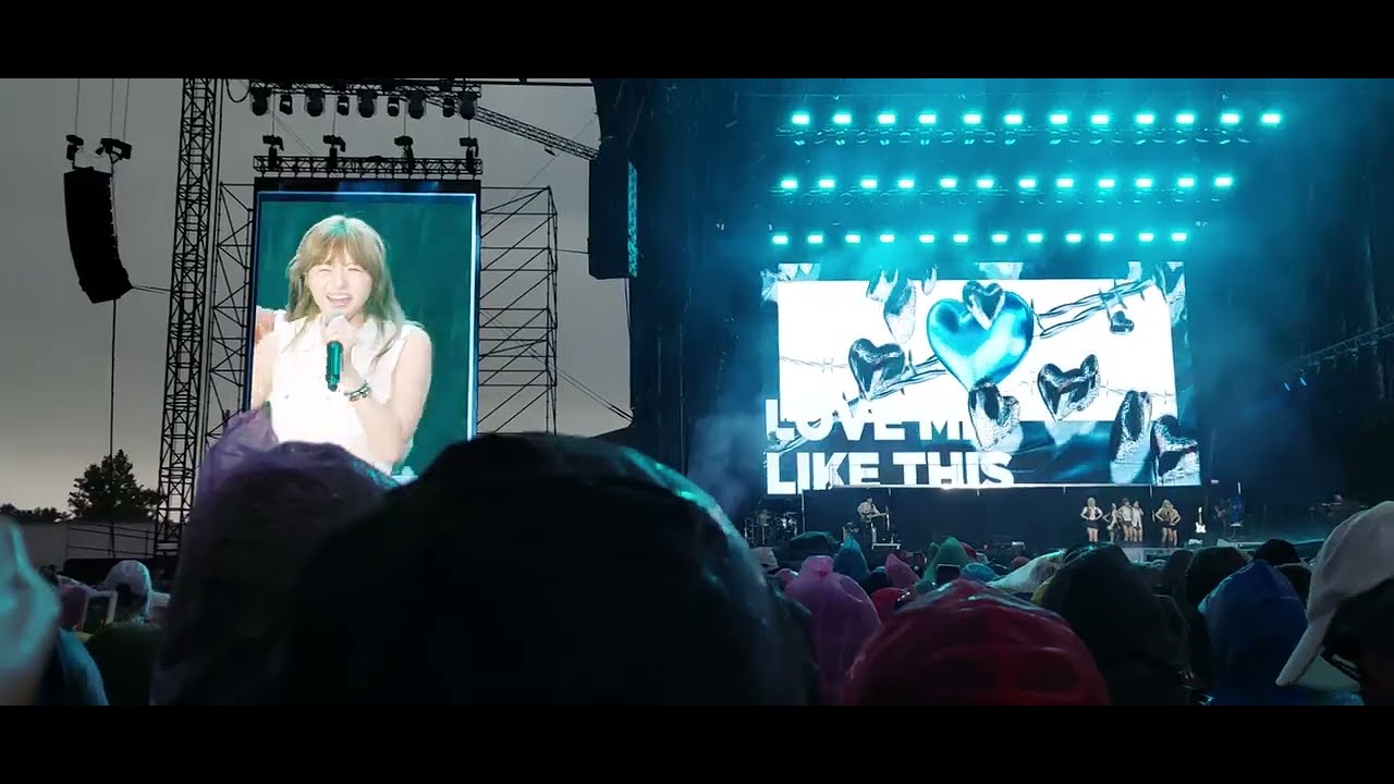 NMIXX I-days Milan 2024 - Love me like this & ending - YouTube