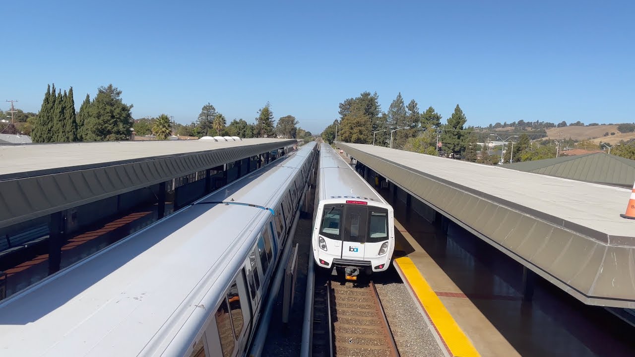 BART Meets and Runbys at South Hayward - YouTube