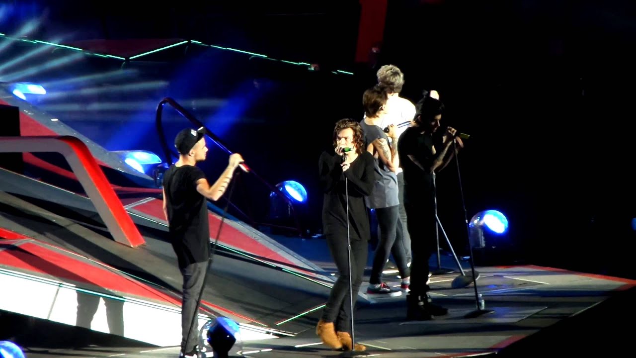 One Direction - Right Now (WWA Chicago) - YouTube