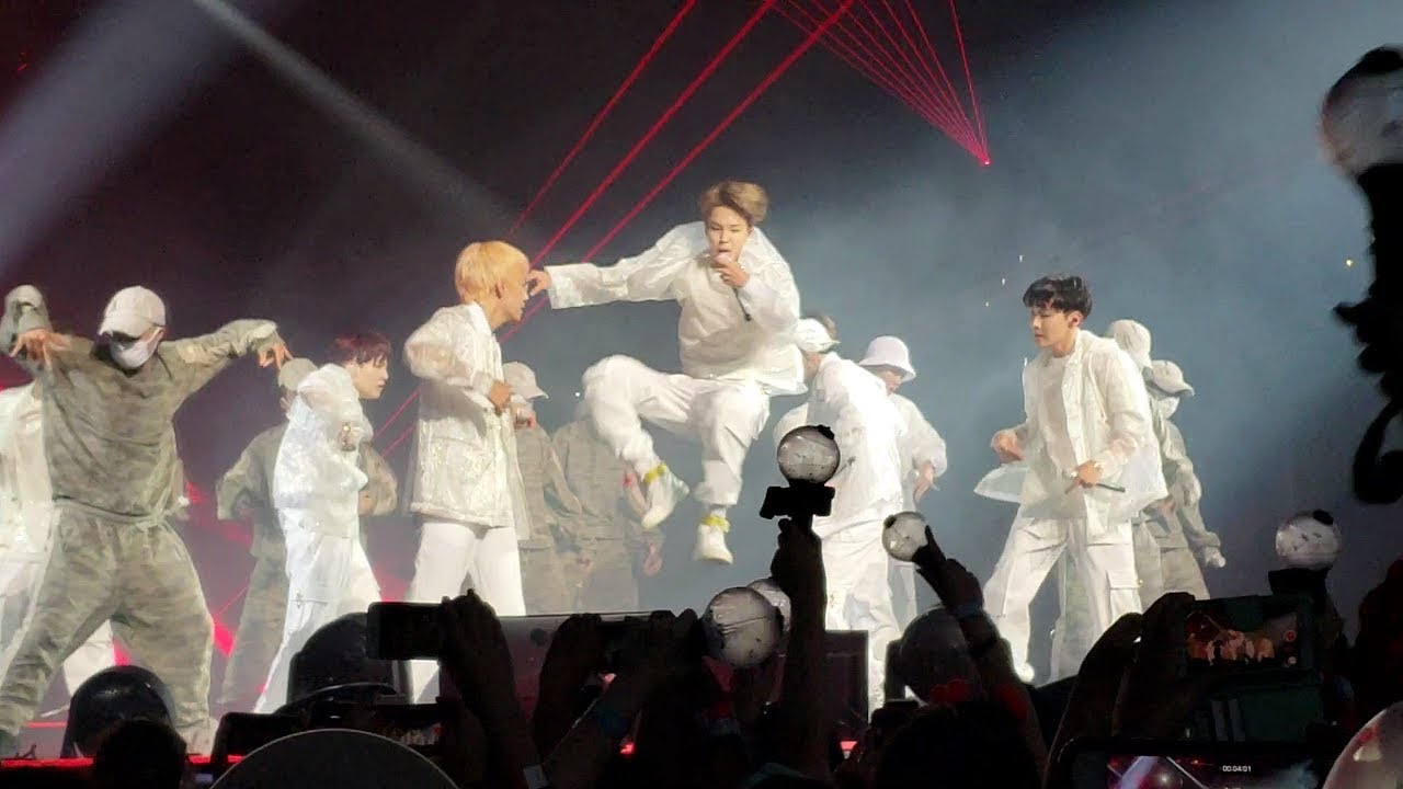 MIC DROP REMIX DANCE BREAK | LOVE YOURSELF LA FANCAM 180905 - YouTube