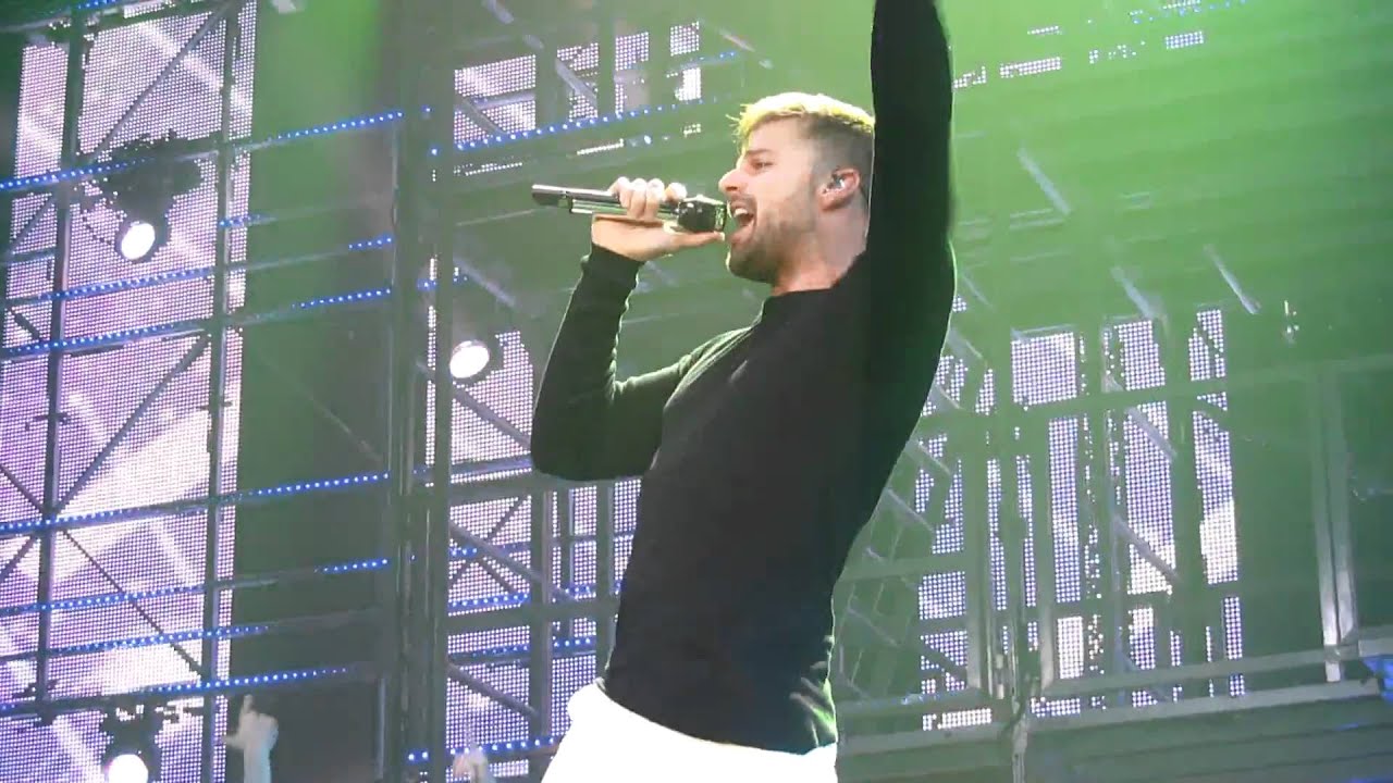Ricky Martin "MAS" Live, Laredo, Texas April 26,2011 - YouTube