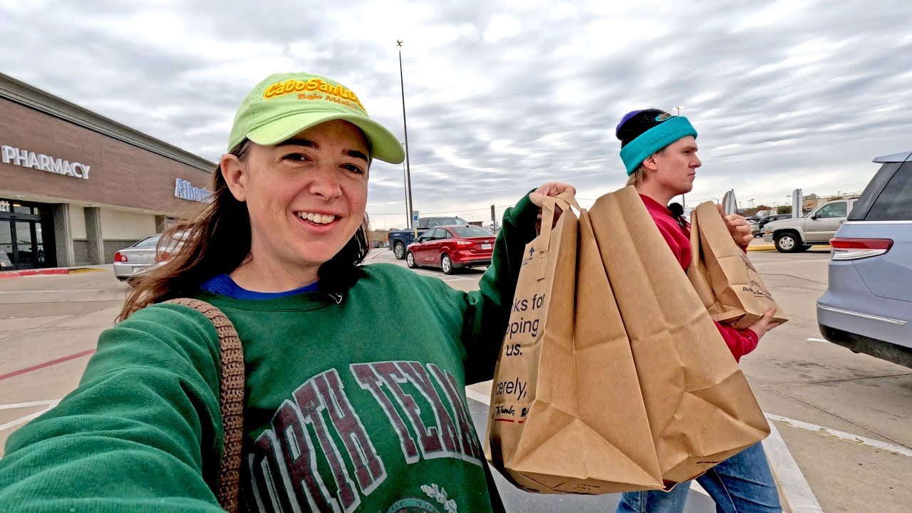 Filling the Free Pantry and Donating Clothes We Found Dumpster Diving ...