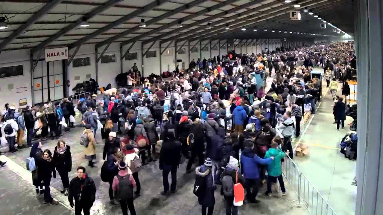 Taizé Prague 2014 - Meal distribution - YouTube