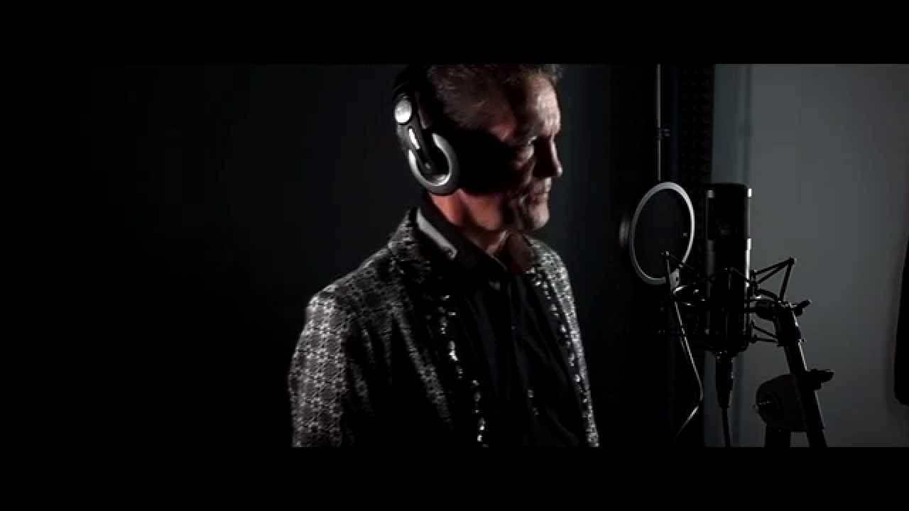 Love On The Rocks by Stuart Roach, Neil Diamond Tribute - YouTube