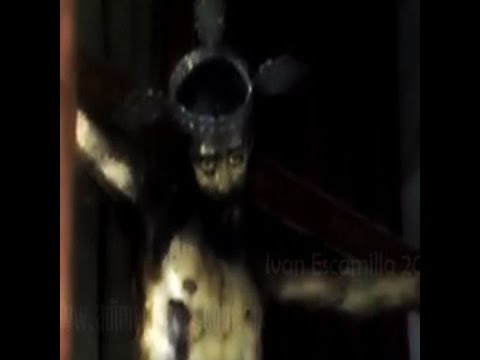 Jesus Christ statue OPENING his EYES - YouTube