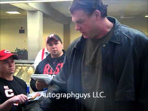 KANE WWE WWF WRESTLING STAR SIGNING AUTOGRAPHS AT THE AIRPORT IN EVANSVILLE, IN