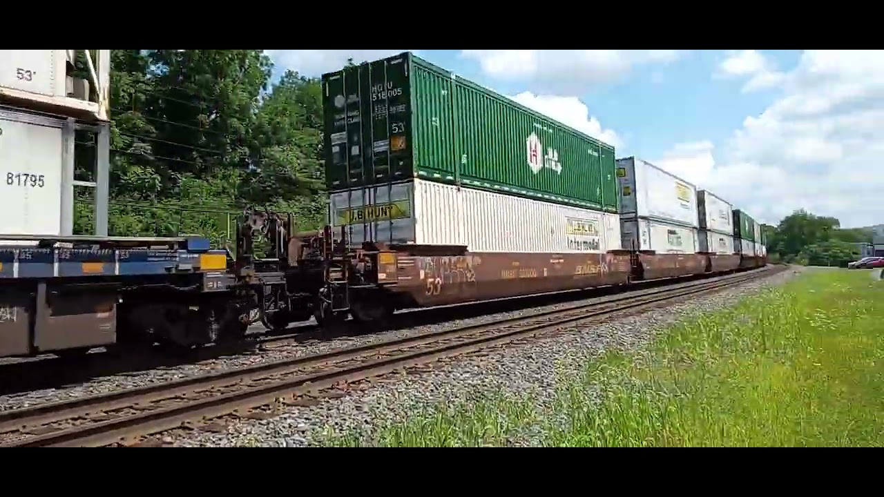 NS 200 Westbound at Wyomissing Junction with notch 7 SD60E's 7016 & 7028 on 7-6-24! - YouTube