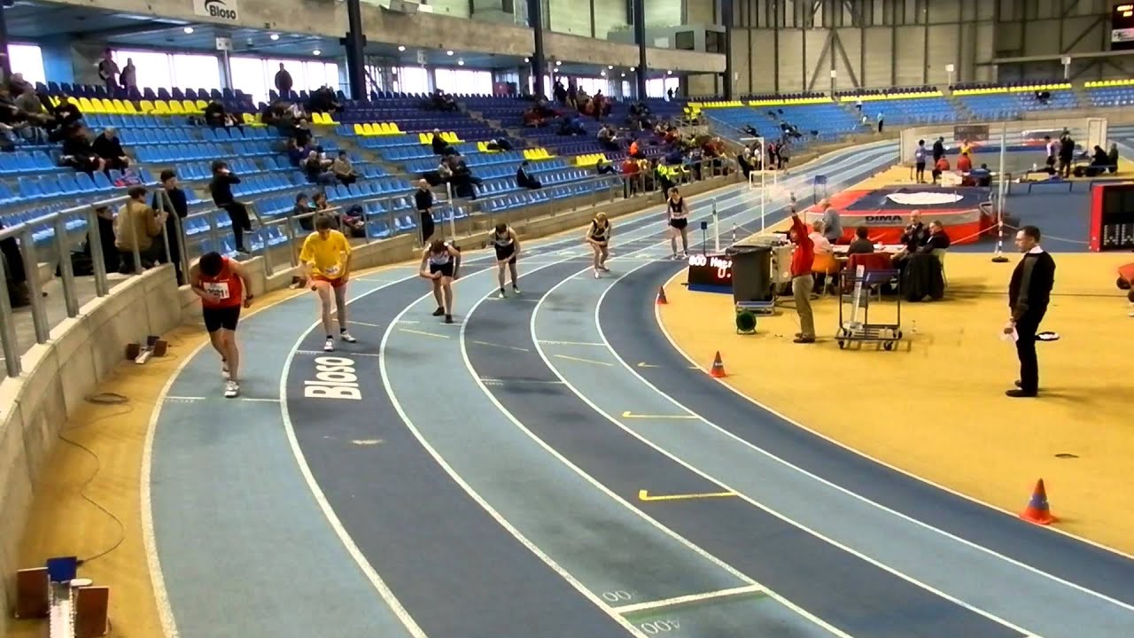 start 800m indoor Gent (B) - YouTube