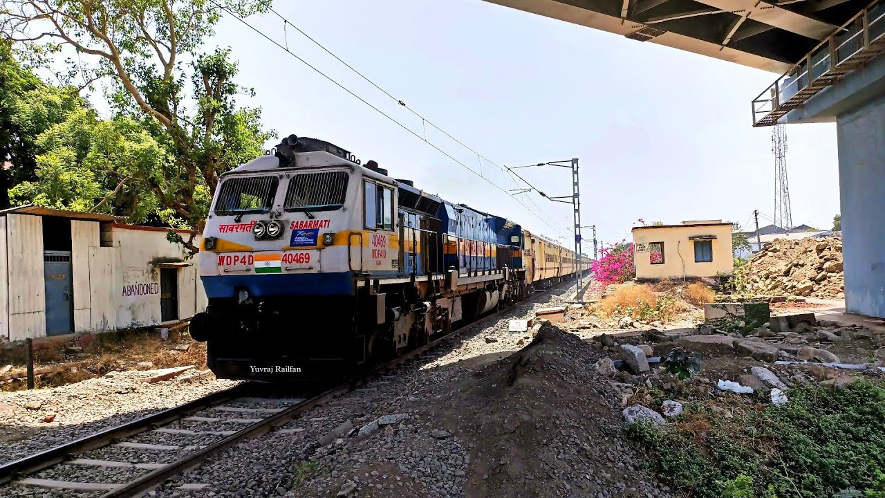 Angry EMD : Sabarmati WDP4D 40469 With 11087 Veraval - Pune Express ...