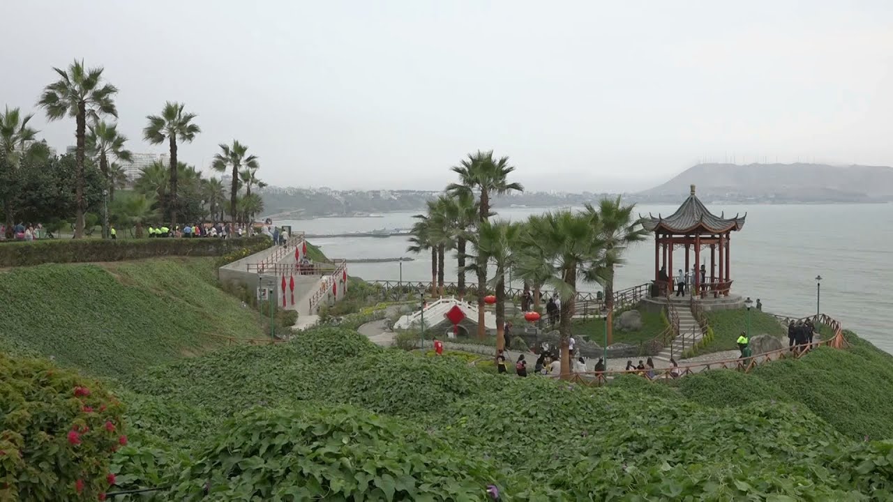 PARQUE CHINO EN MIRAFLORES - YouTube