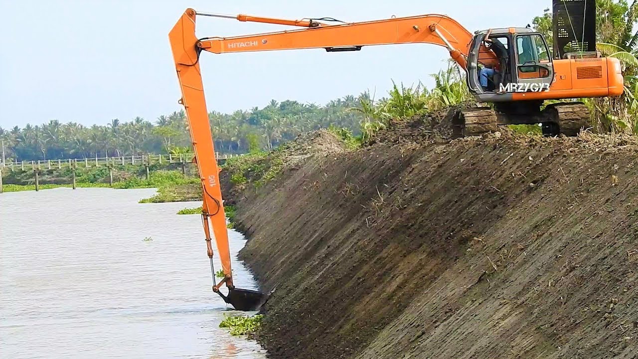 Long Reach Excavator Digging River Hitachi Zaxis 210LC - YouTube
