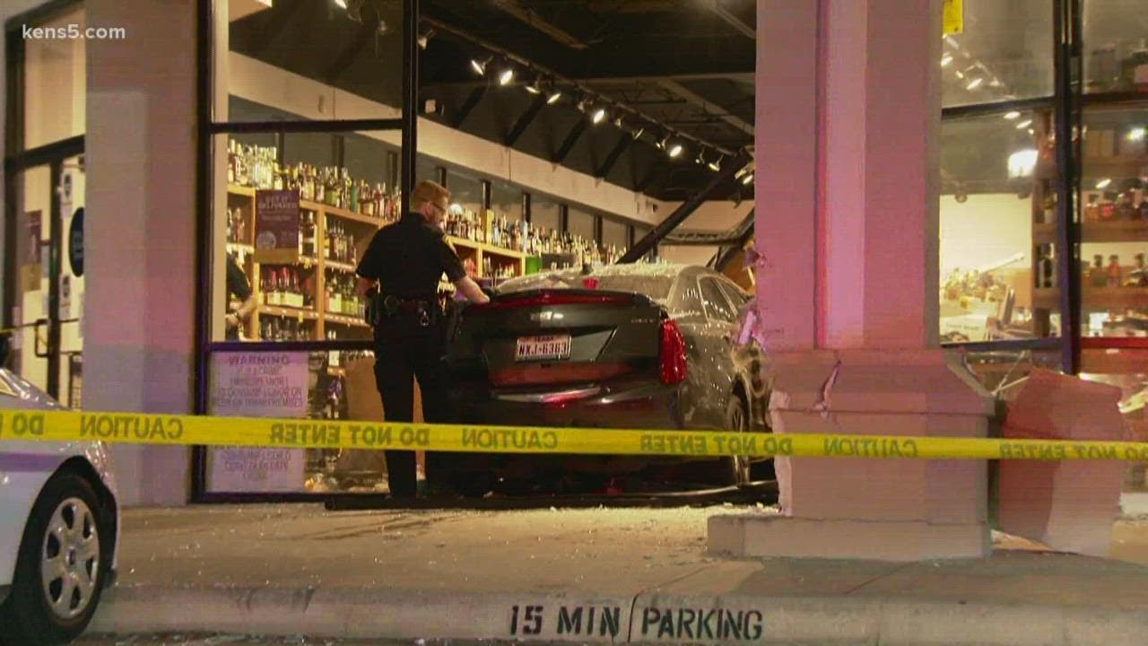 Car crashes into store front in Shops at Lincoln Heights - YouTube