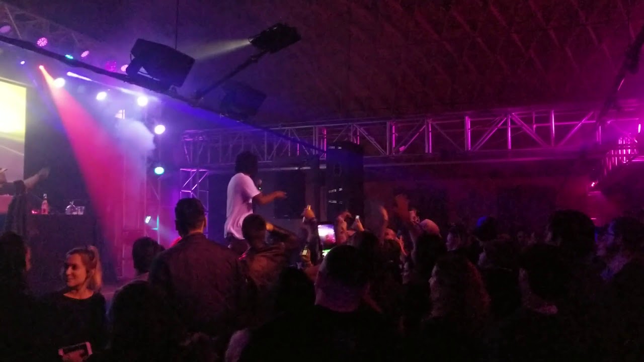 Shwayze - "Buzzin" Live at Discovery Ventura - YouTube