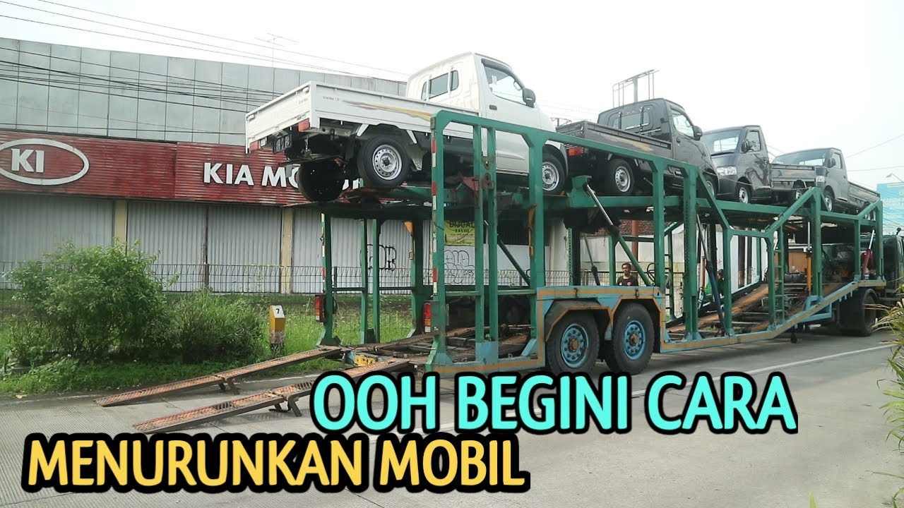 Detik detik Menurunkan Mobil Dari Truk Pengangkut Mobil - YouTube