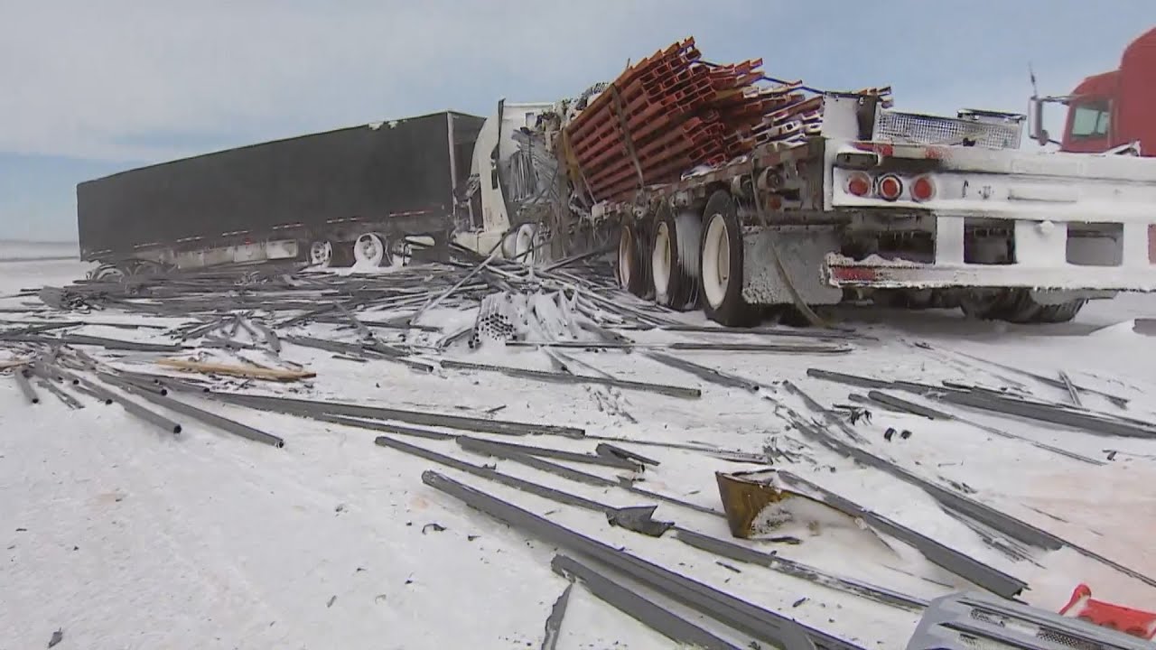 Up to 70 vehicles pile up in Alberta snowstorm - YouTube