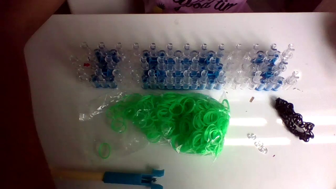How to make a rainbow loom single chain bracelet - YouTube