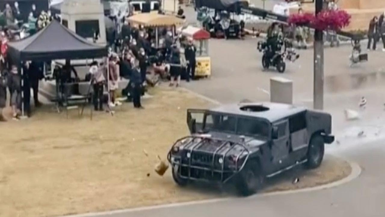 Office Worker Captures Behind The Scenes Filming Of Batman Movie - YouTube