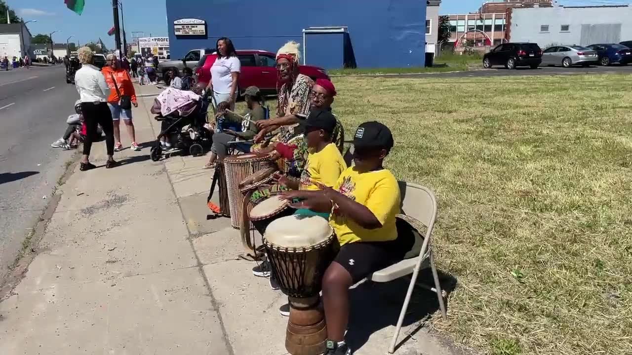 Watch now: Drumming at Juneteenth parade in Buffalo - YouTube