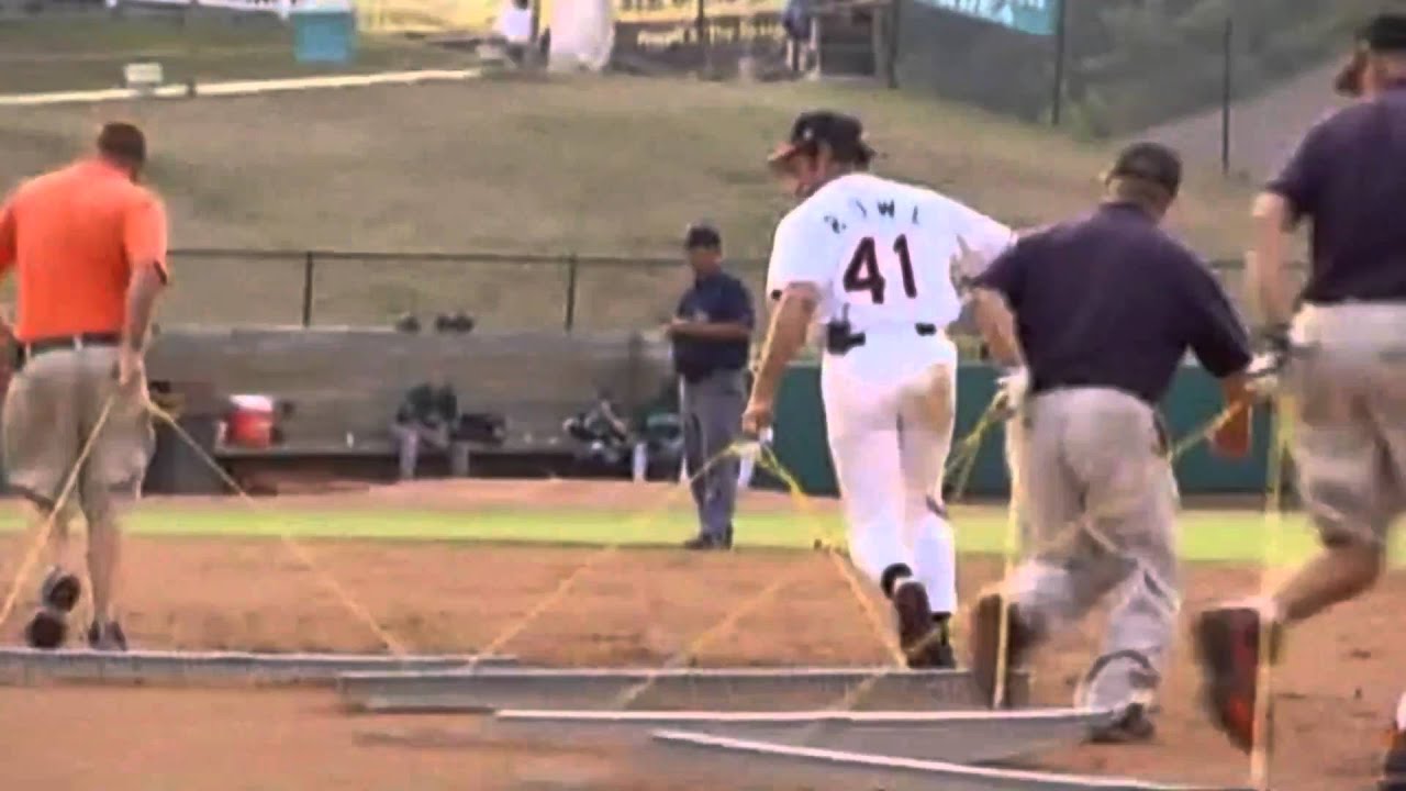 Mike Rowe Sings National Anthem - YouTube