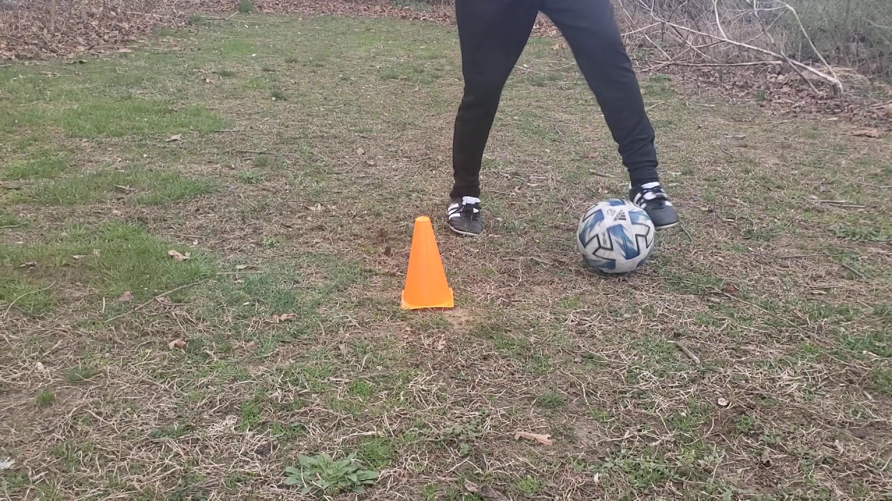 Ball Mastery - Sole roll - YouTube