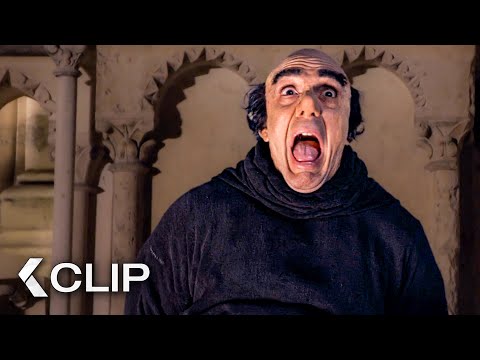 Gargamel catapulté de Notre-Dame à la Tour Eiffel - LES SCHTROUMPFS 2 Clip (2013)