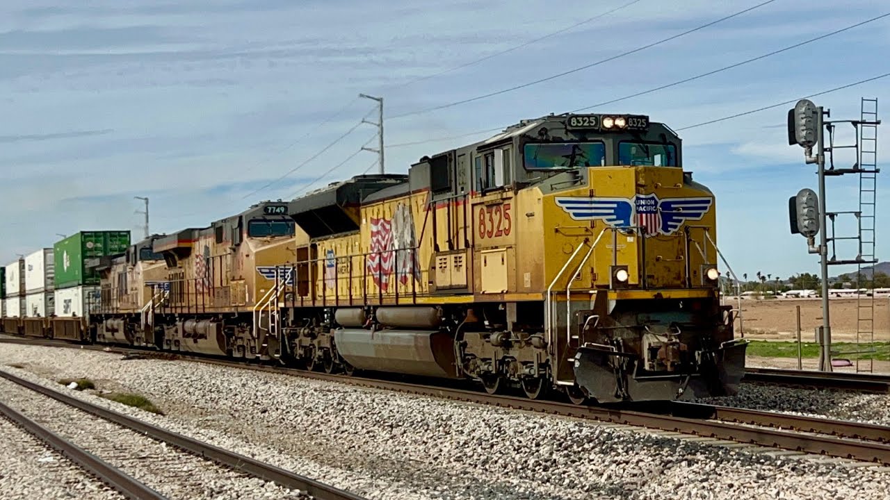 UP ACe 8325 leads eastbound through Casa Grande AZ - YouTube