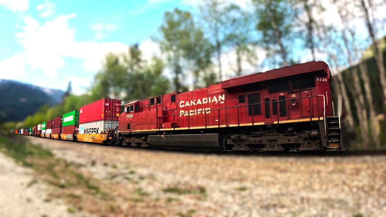 BIG Canadian National Grain Train/CPKC Intermodal in the lower Fraser ...