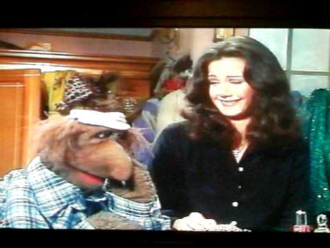 Lynda Carter on the Muppets Show Part 3 - YouTube