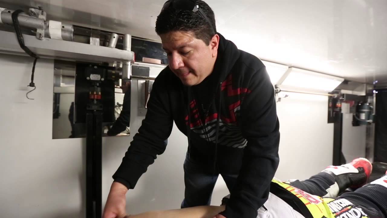 Preppin' For Battle With Steve Navarro - TransWorld Motocross - YouTube