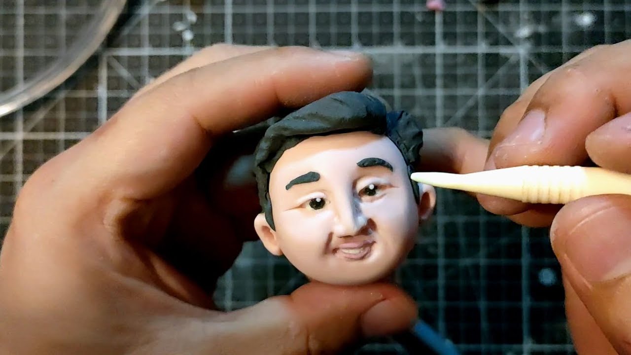 [Tutorial] Human figure fondant topper (head only) - YouTube