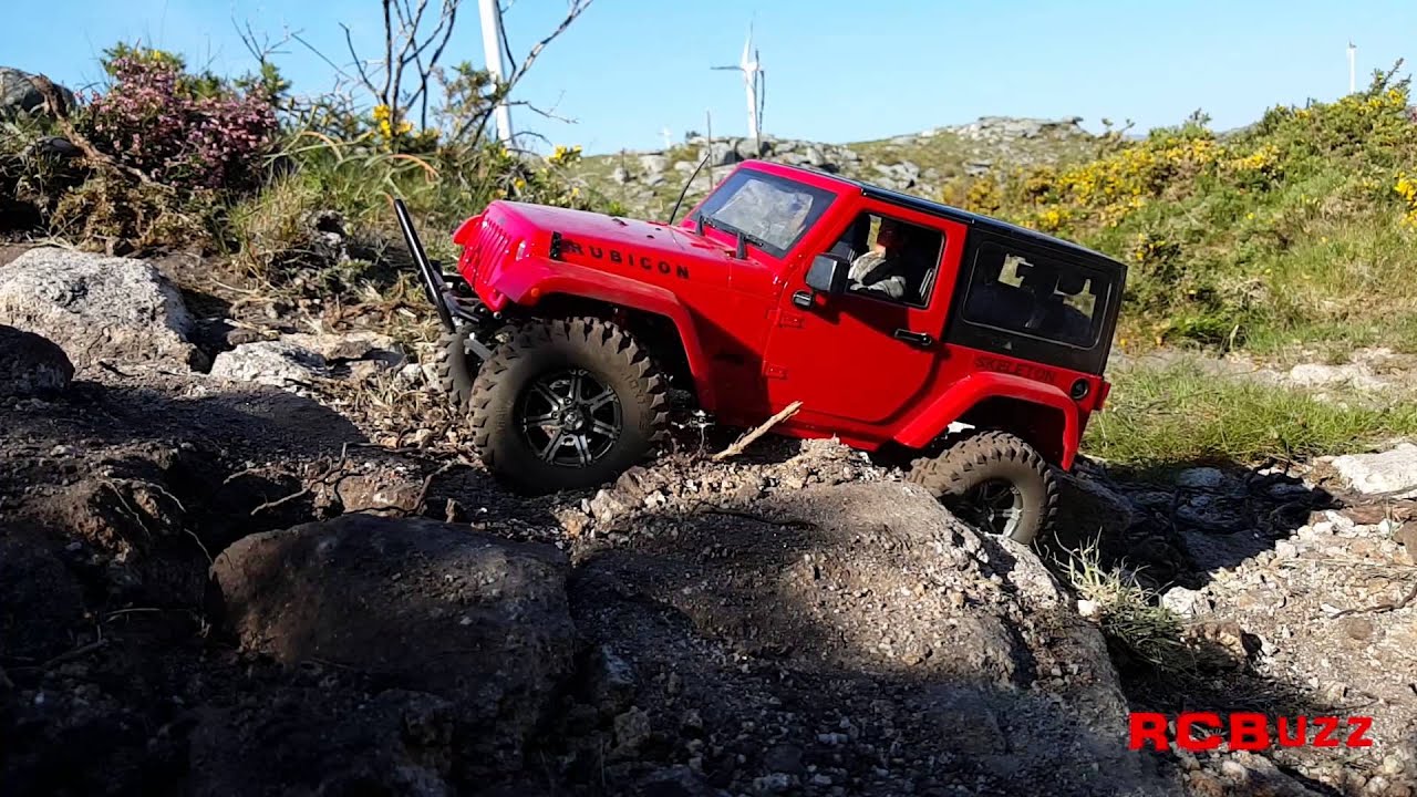 GCM J2 Skeleton Jeep JK vs Snake Race Jeep JK - YouTube