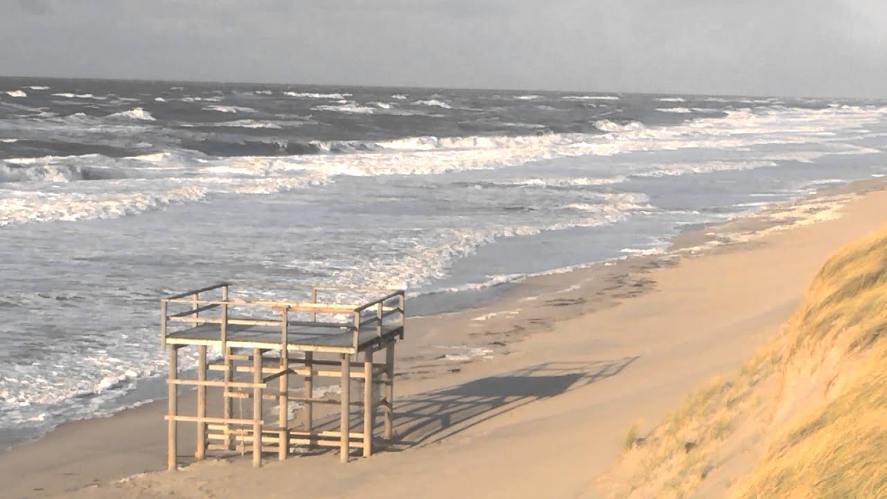 Rantum Sylt Sturmflut an der Strandtreppe bei der Strandmuschel - YouTube
