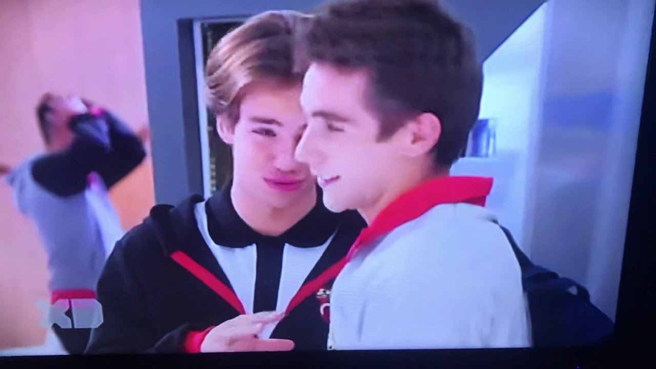 O11CE - Gabo se reencuentra con Lorenzo - YouTube
