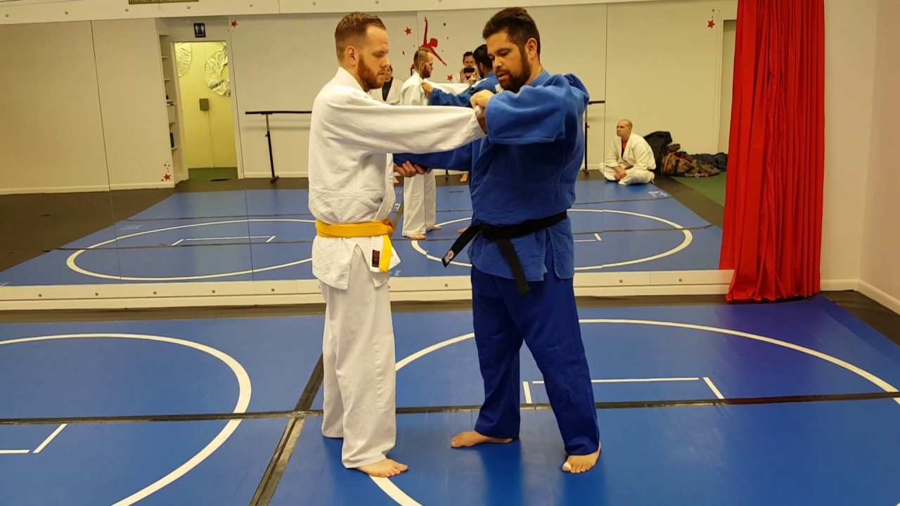 grip breaks lapel and high collar - YouTube