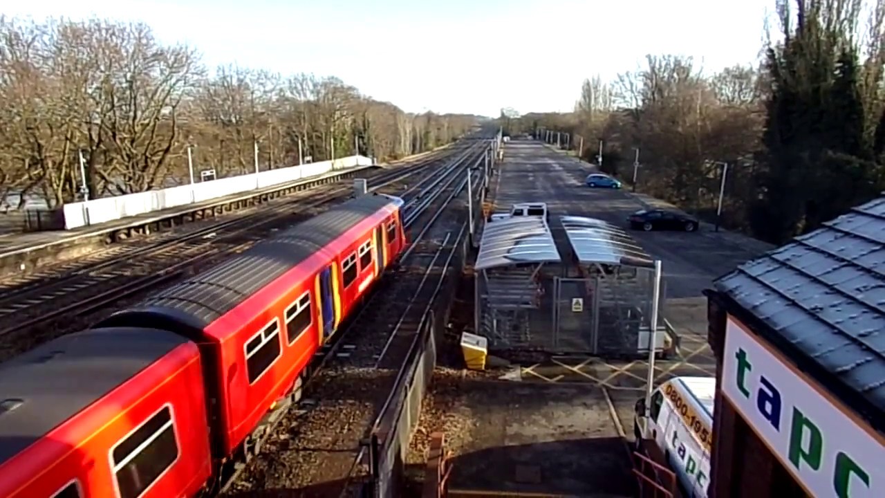 Trains at Esher, Tuesday 27th December 2016. - YouTube