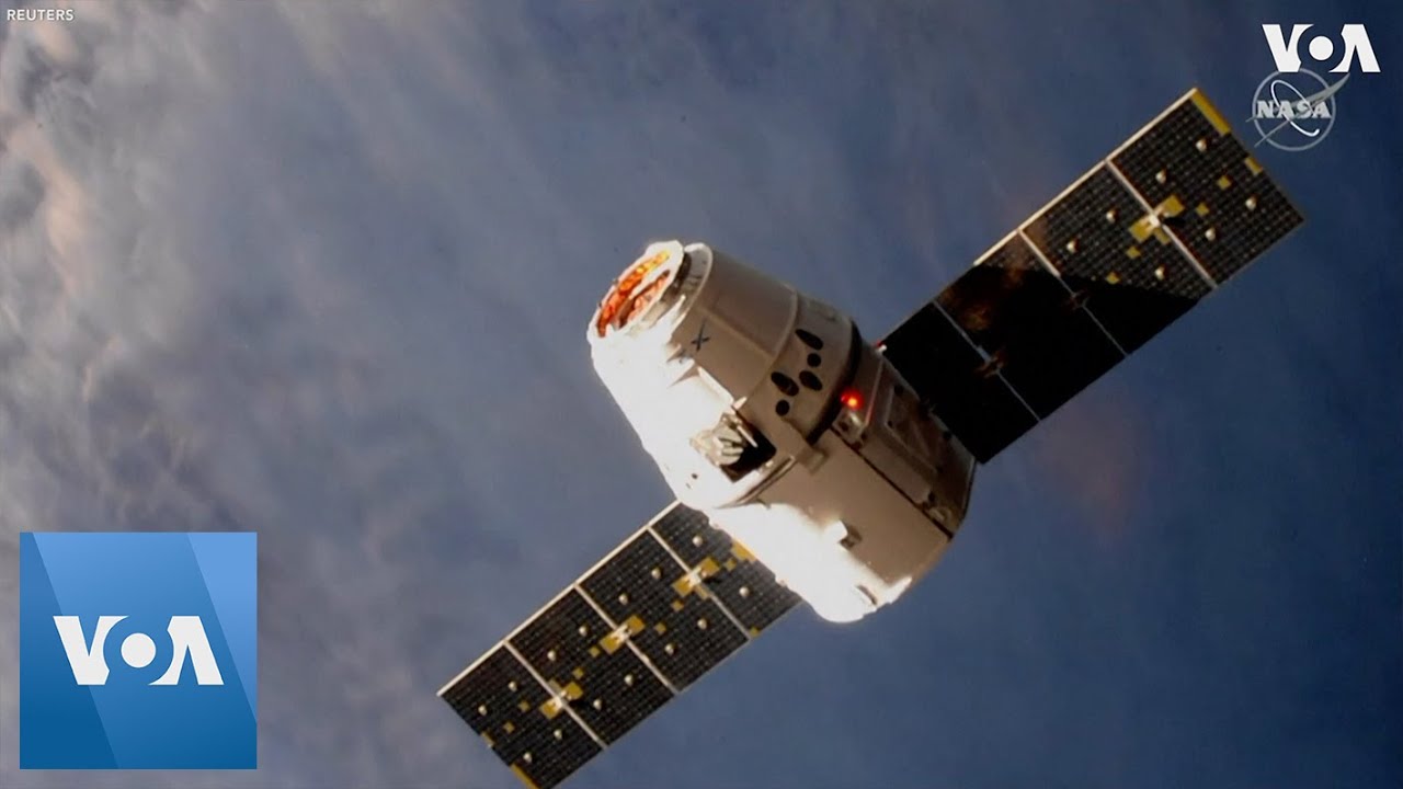 SpaceX Dragon Docks at ISS - YouTube