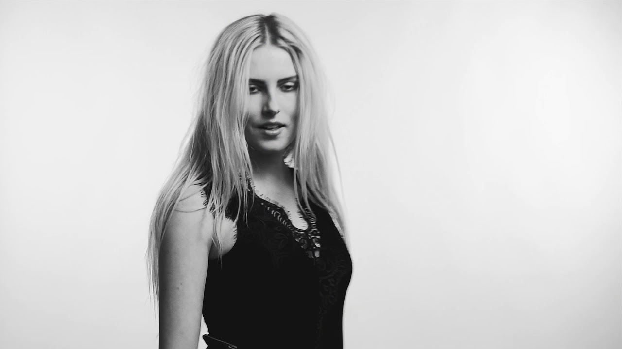 People2People Model Nina Z. - YouTube