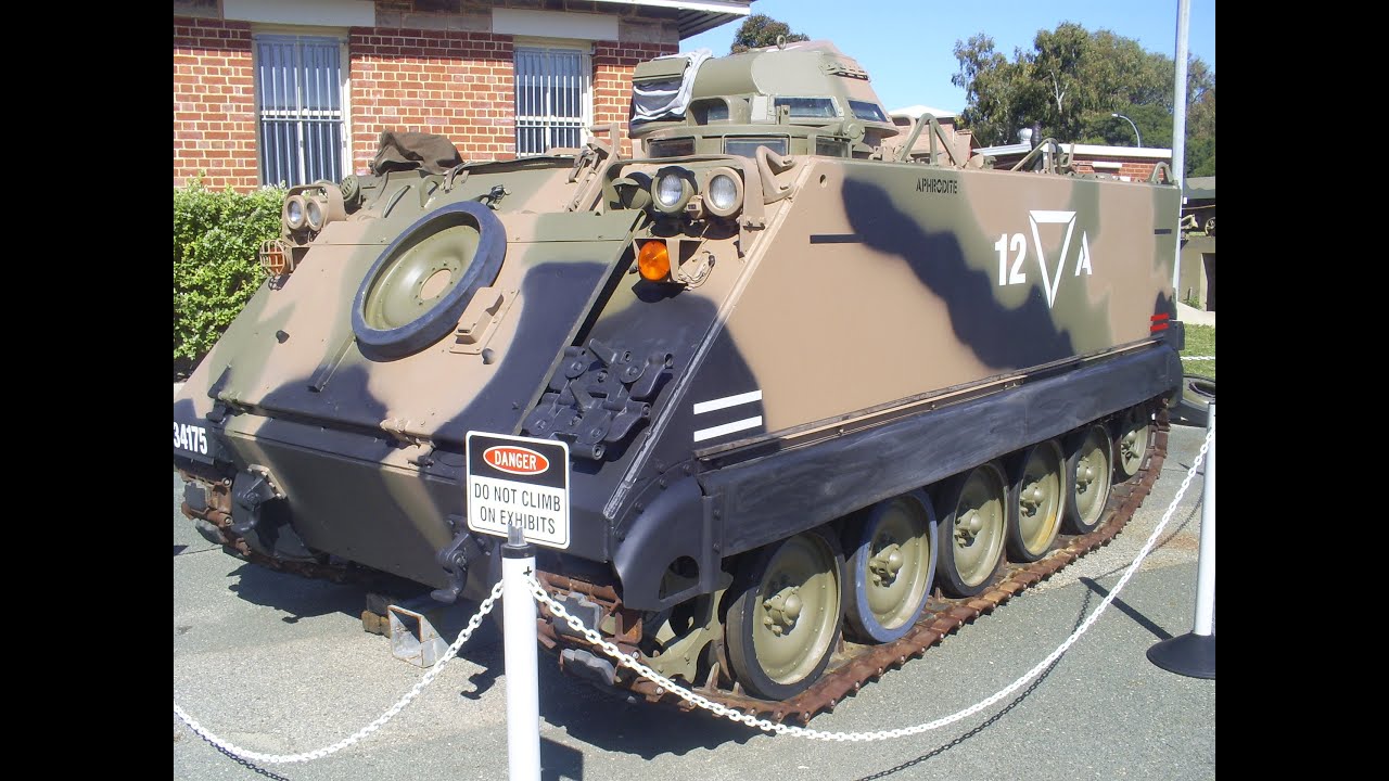 M113 A.P.C. version Australiana. - YouTube