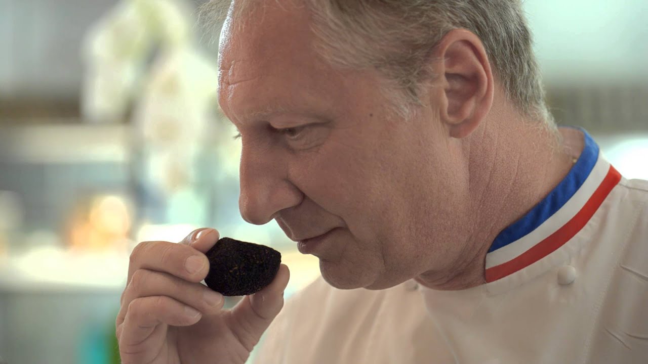 A Glimpse of Le Bristol Paris’ Three Michelin-Starred Chef Eric Frechon ...
