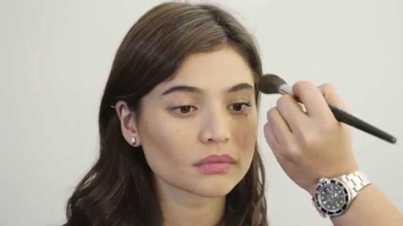 How To Contour and Highlight on Anne by Make Up Artist Robbie Pinera ...
