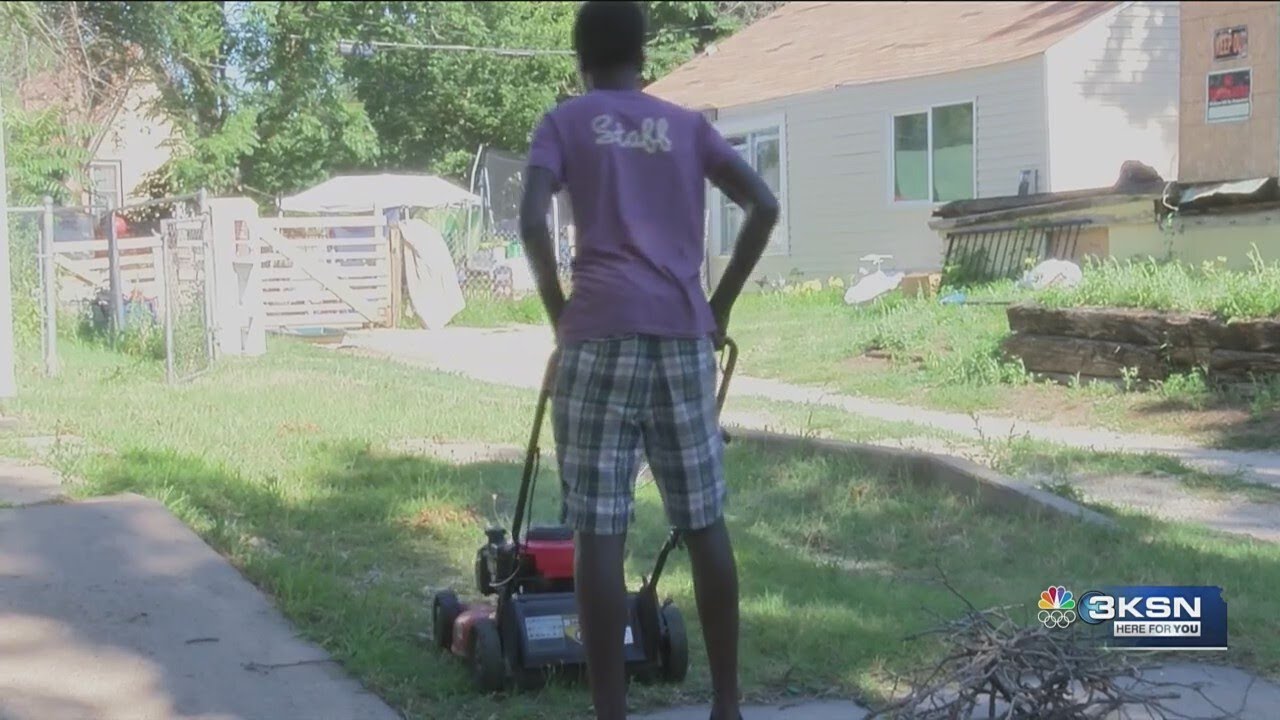 Lawn care program teaches teens how to mow, start a business - YouTube