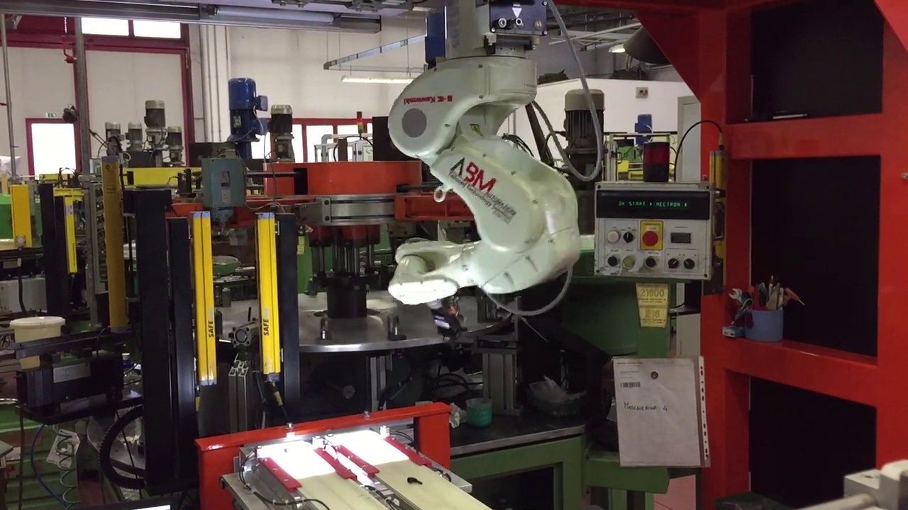 ABM-539 Robotized feeding system - YouTube