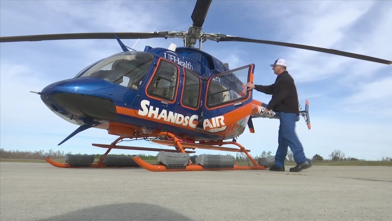 ShandsCair critical care helicopter lands in Calhoun County - YouTube