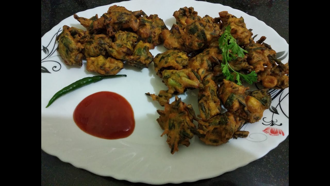 हरे प्याज के पत्ते के पकोड़े । Hare Pyaj Ke Patte Ke Pakode | Very ...