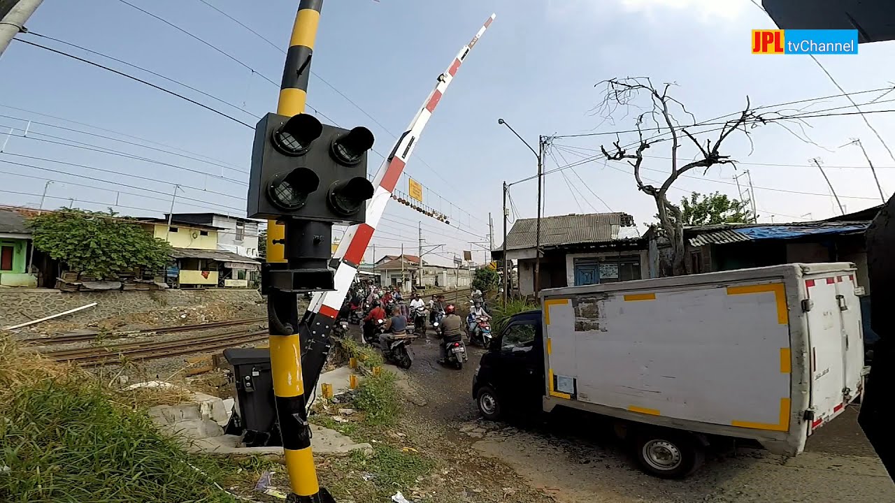 Railroad Crossing Indonesia - Perlintasan Rel Kereta Api KRL Bekasi KRL ...