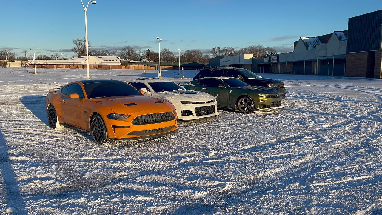 SLIDING IN THE SNOW IN MY MUSTANG GT (ALMOST TOTAL) 😳 - YouTube