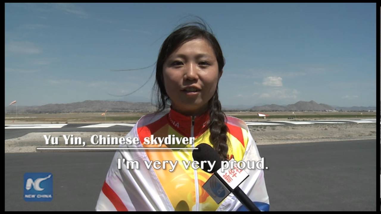 Skydiving 3,000m to cheer for China's Olympic team - YouTube